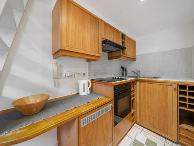 Studio flat for rent in Fairholme Road, London, W14