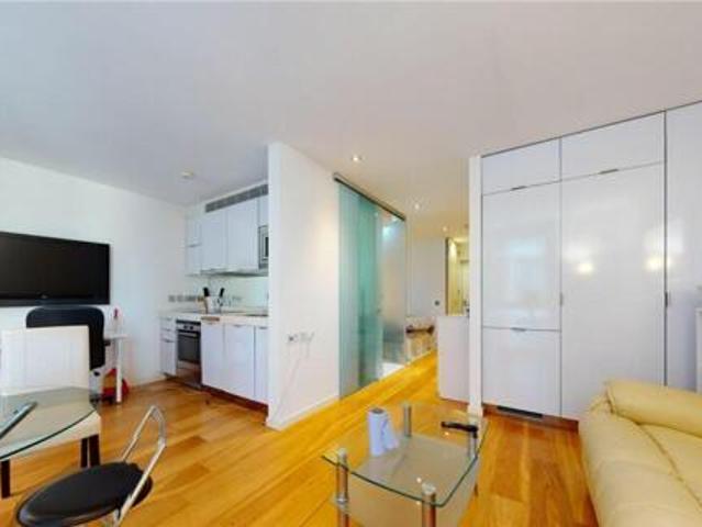 Studio Flat For Rent In Fairmont Avenue