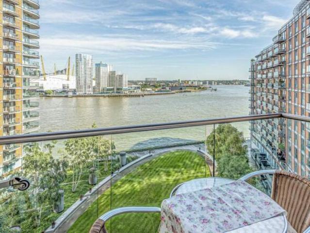 Studio flat for rent in Fairmont Avenue, Canary Wharf, E14