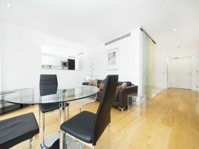 Studio flat for rent in Fairmont Avenue, Canary Wharf, E14