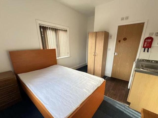 Studio Flat For Rent In Falcon House, Coventry