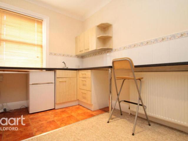 Studio flat for rent in Farnham Road, Guildford, GU2