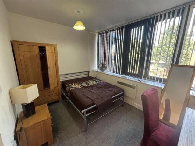 Studio flat for rent in Farnsby Street, Swindon, Wiltshire, SN1