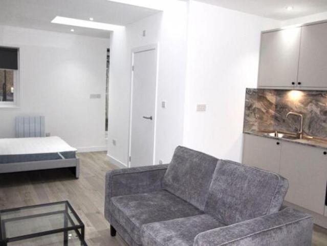 Studio flat for rent in Fashion Street, London, E1