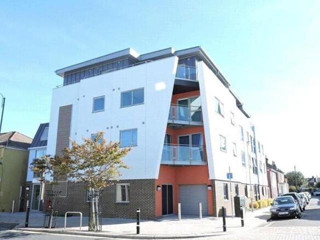 Studio flat for rent in Fawcett Road, Southsea, Hampshire, PO4