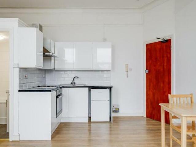 Studio flat for rent in Fawley Road, West Hampstead, NW6