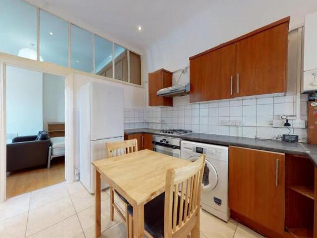 Studio flat for rent in Ferndale Road, Clapham, SW4