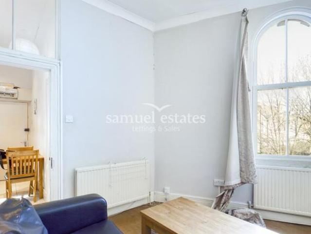 Studio flat for rent in Ferndale Road, London, SW4
