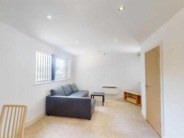 Studio flat for rent in Ferry Court, Cardiff, CF11
