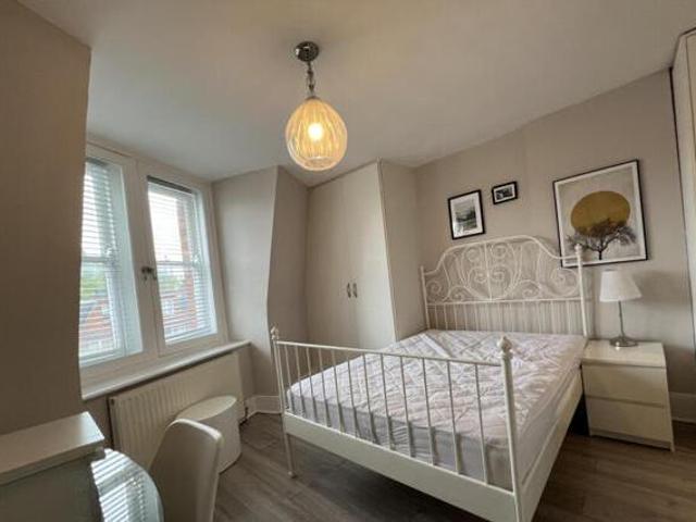 Studio Flat For Rent In Finchley Road, London