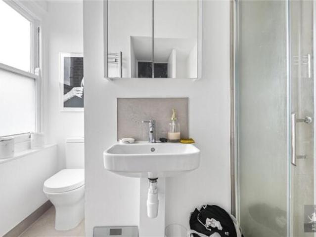 Studio flat for rent in Finchley Road, London, NW3