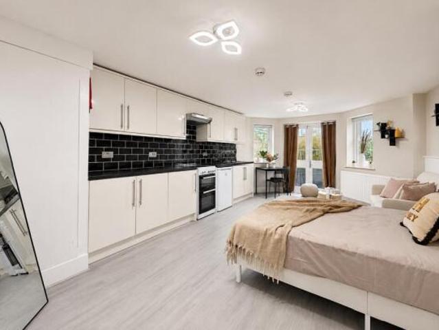 Studio flat for rent in Finchley Road, London, NW3 6DH, NW3