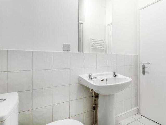 Studio flat for rent in Fordwych Road, NW2