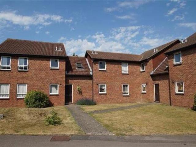 Studio flat for rent in Fotheringay Gardens, SL1
