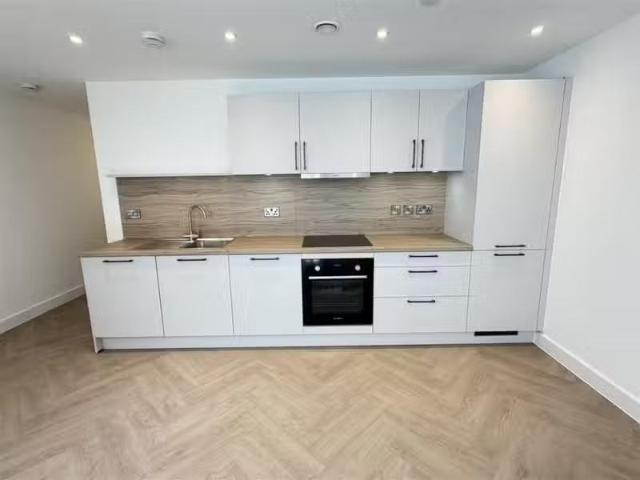 Studio flat for rent in Fountain Court, Steelhouse Lane, Birmi.