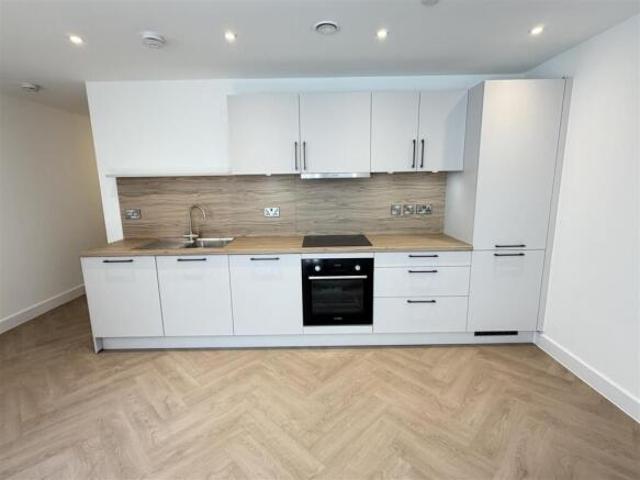 Studio flat for rent in Fountain Court, Steelhouse Lane, Birmingham, B4