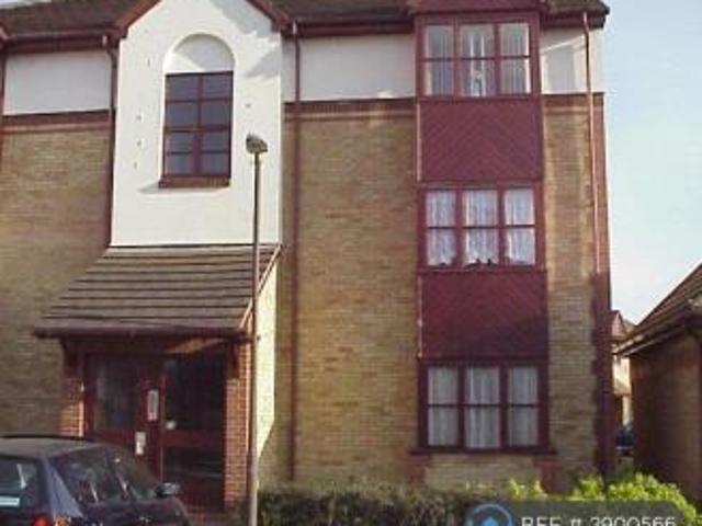 Studio flat for rent in Foxglove Way, Wallington, SM6