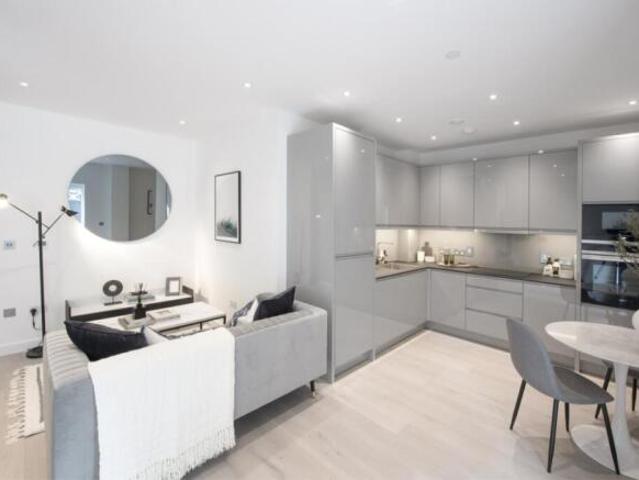 Studio flat for rent in Florence House, Colindale, NW9