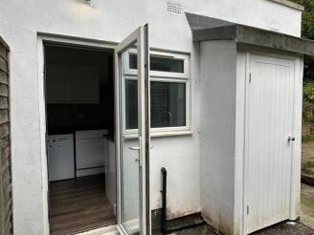 Studio flat for rent in Florence Road, Finsbury Park, N4