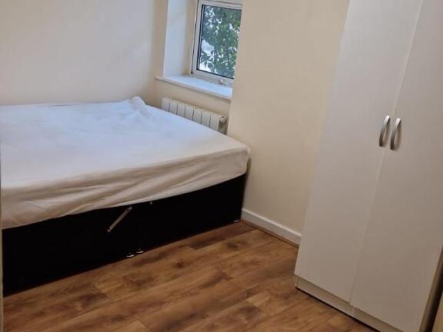 Studio flat for rent in Flat A, Guildford House, Guildford Street, Luton, LU1