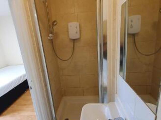 Studio flat for rent in Flat B, Cardigan Street, Luton, LU1