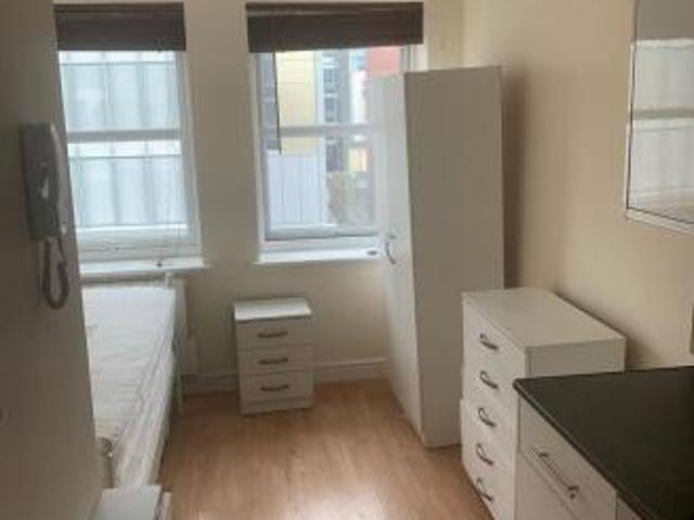 Studio flat for rent in Flat, Park Street, Luton, LU1