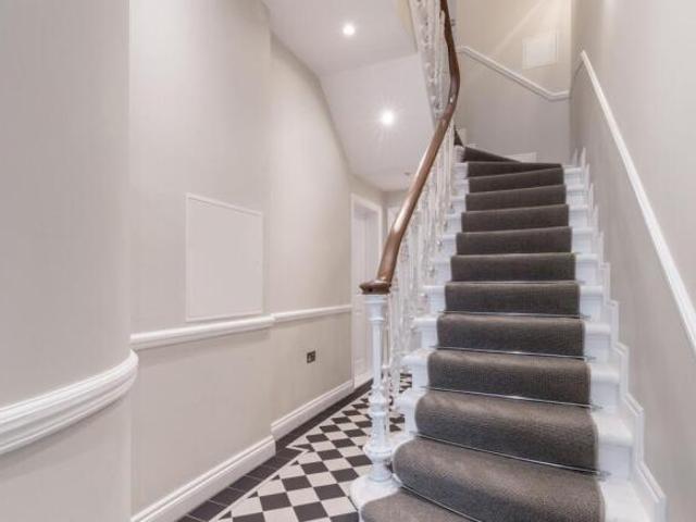 Studio flat for rent in Flat 14 16 18 Warwick Road, SW5
