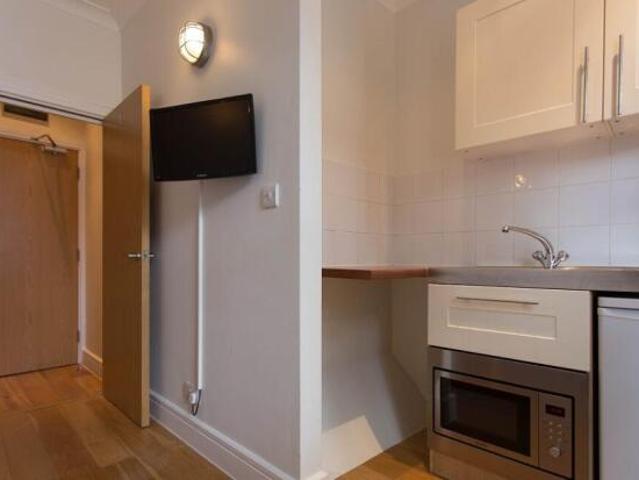 Studio flat for rent in Flat 1, 212a West End Lane, West Hampstead, NW6