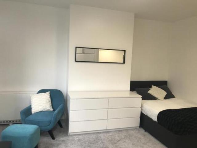 Studio flat for rent in Flat 1 Norwood Terrace LS6 1EA, LS6