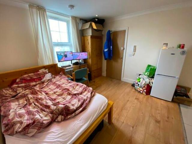 Studio flat for rent in Flat 2, 5 Onslow Road, Southampton, Hampshire, SO14