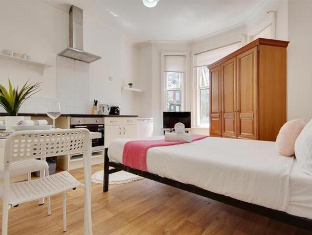 Studio flat for rent in Flat 2, Primerose, Bournemouth, BH3