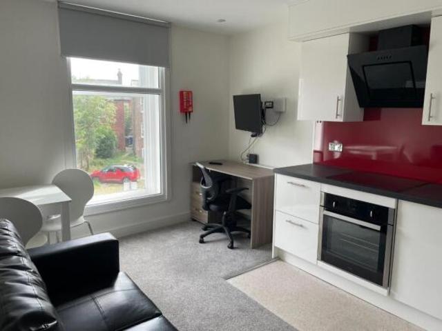 Studio flat for rent in Flat 3, 305 Glossop Road, S10 2HL, S10