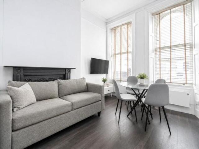 Studio flat for rent in Flat 3 Oriental Place, BN1