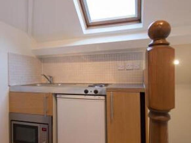 Studio flat for rent in Flat 4, 17 Golders Way, Golders Green, NW11