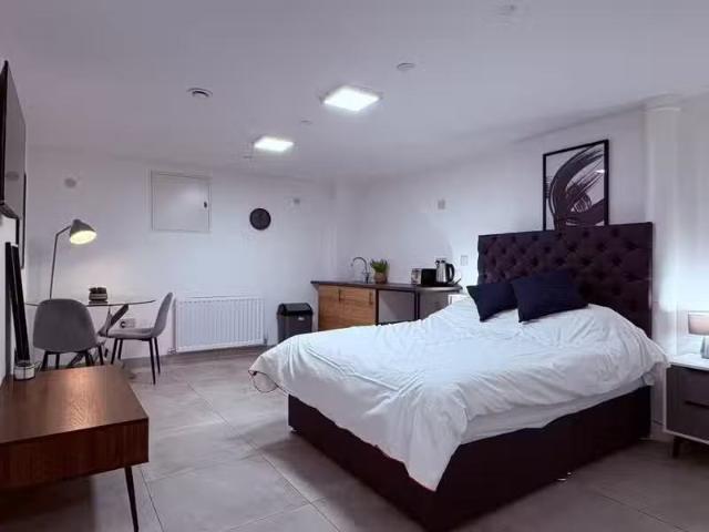 Studio flat for rent in Flat 4, 21 Silver Street, BL9