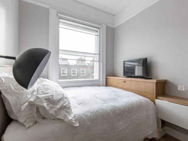 Studio flat for rent in Flat 5 89 Gloucester Place, W1U