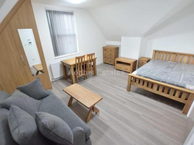 Studio flat for rent in Flat 5, Addington Road, Reading, RG1
