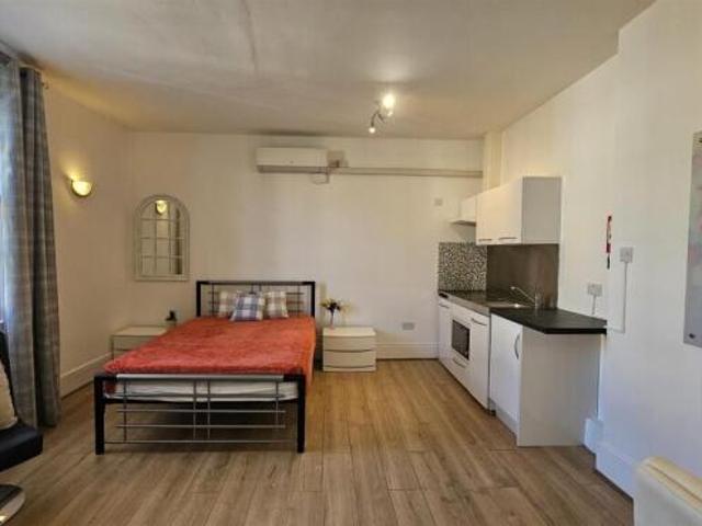 Studio flat for rent in Flat 6, 26 Newmarket Road, Cambridge, CB5
