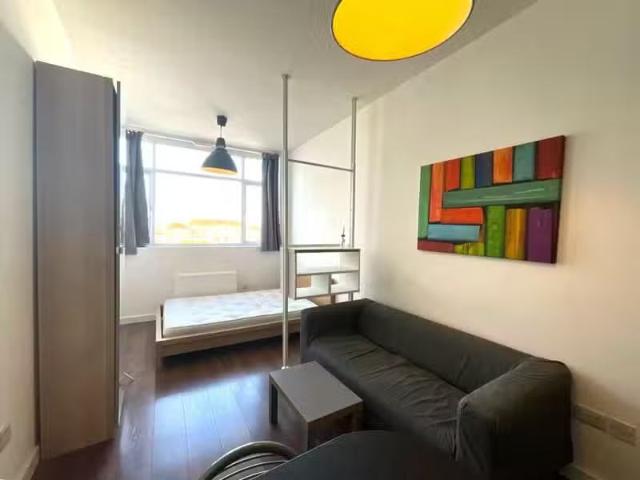 Studio flat for rent in Flat 8, City Gate, St. Sepulchre Gat.
