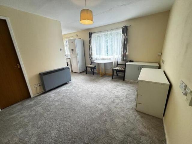 Studio flat for rent in Flaxfield Court, Basingstoke, RG21