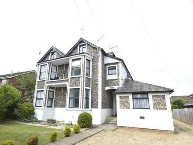 Studio flat for rent in Flint Lodge Ray Park Road Maidenhead Berkshire SL6