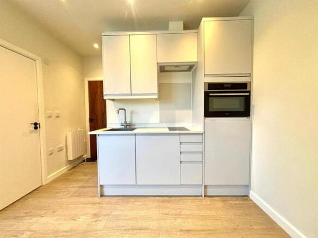 Studio flat for rent in Frays Court, Cowley Road, Uxbridge, UB8