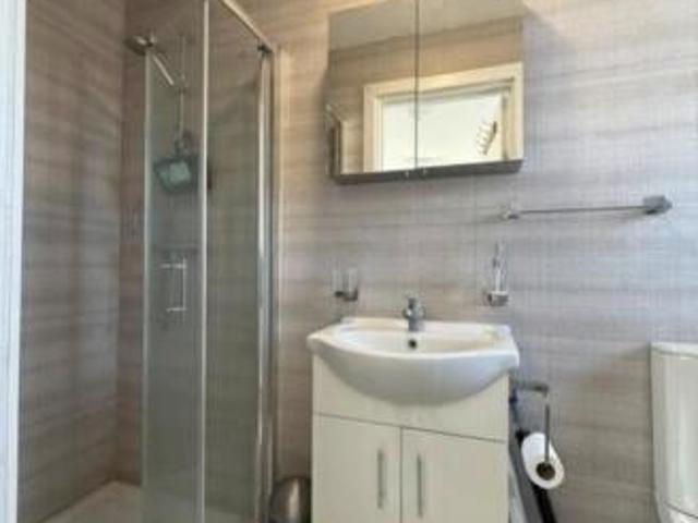Studio flat for rent in Fryent Way, London, NW9