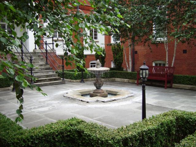 Studio flat for rent in Fulham Palace Road, Fulham, London, W6