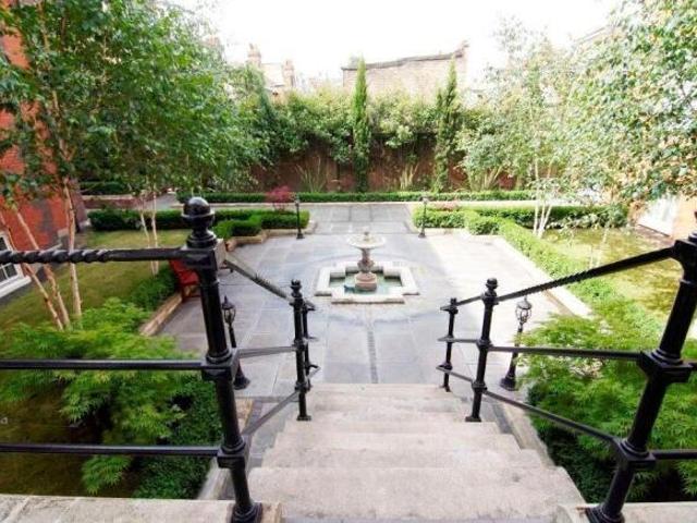 Studio flat for rent in Fulham Palace Road, Fulham, W6