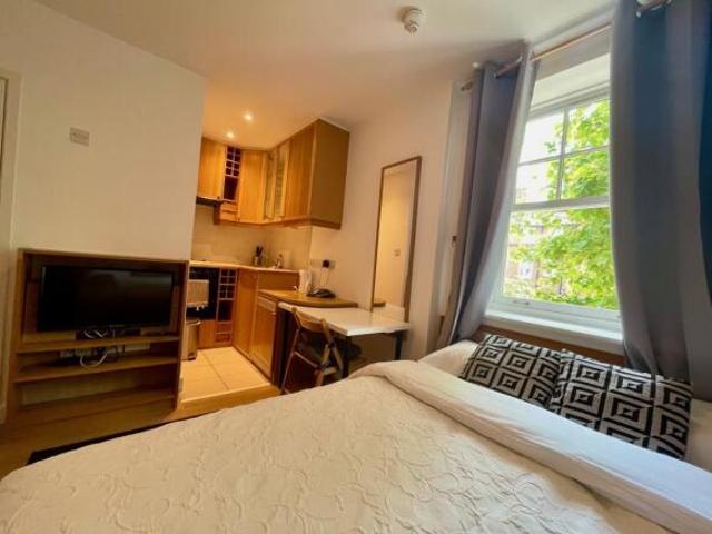 Studio flat for rent in Fulham Palace Road, Hammersmith, London W6