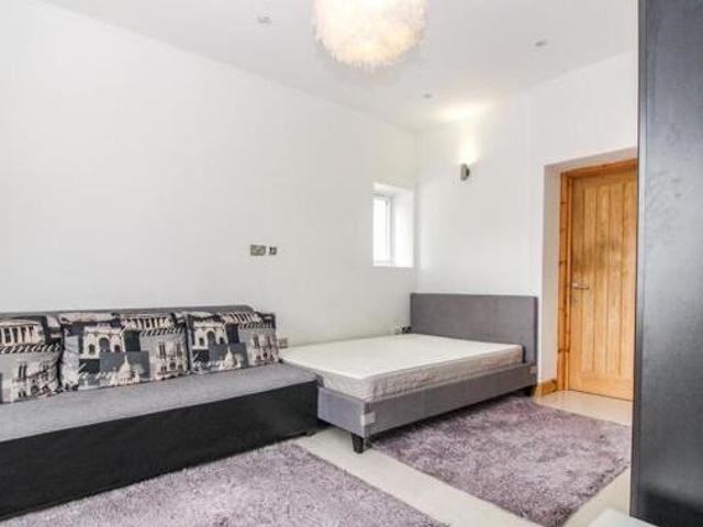 Studio Flat For Rent In Gants Hill
