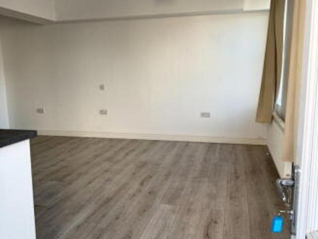 Studio flat for rent in Garratt Lane, SW17 0NB, SW17