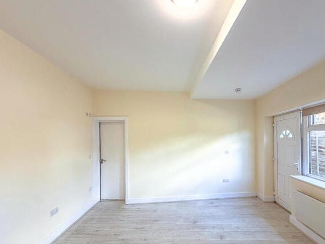 Studio flat for rent in Garston Park Parade, Garston, WD25