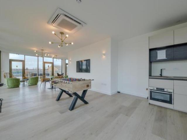 Studio flat for rent in George Street, Luton, LU1